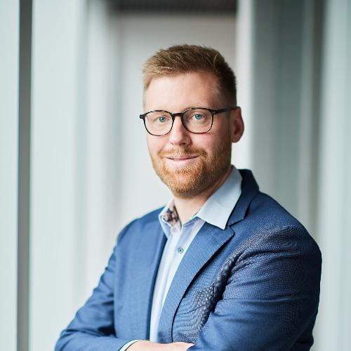 Introducing the transformative forces of AI in manufacturing